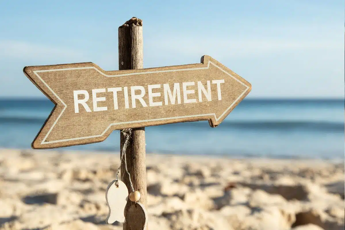 8 Daily Habits of People Who Retire Rich and Early